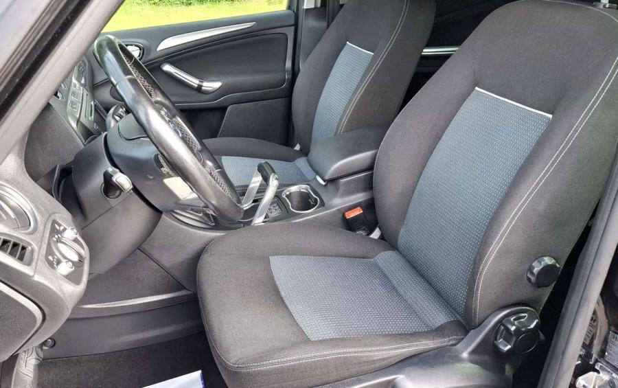 Black Ford Galaxy 2013 in Taurage, with an engine capacity of 2.00 L and mileage of 319 thousand km for 4500 €, photo 12 on AUTOMOTO.COM.LV
