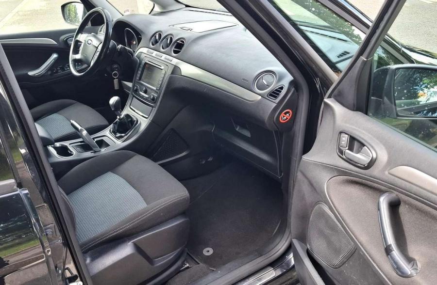 Black Ford Galaxy 2013 in Taurage, with an engine capacity of 2.00 L and mileage of 319 thousand km for 4500 €, photo 13 on AUTOMOTO.COM.LV