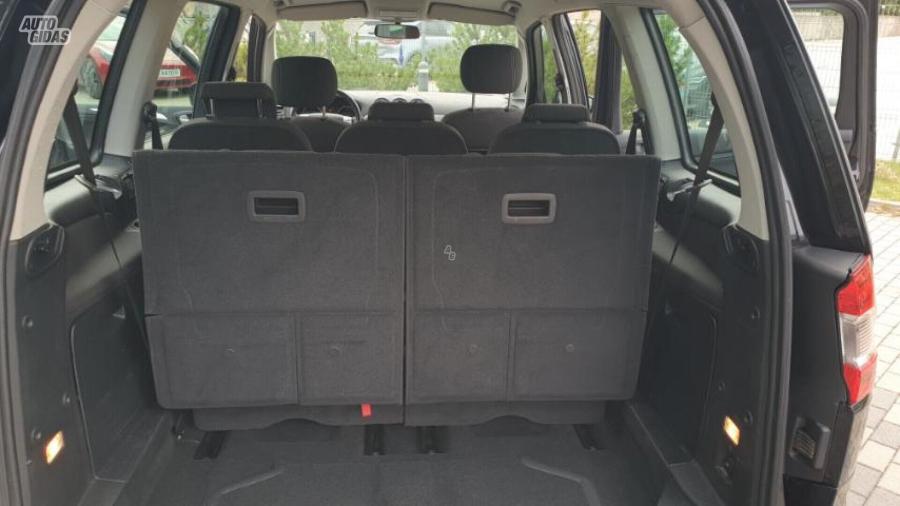 Black Ford Galaxy 2013 in Siauliai, with an engine capacity of 2.00 L and mileage of 0 thousand km for 5900 €, photo 19 on AUTOMOTO.COM.LV