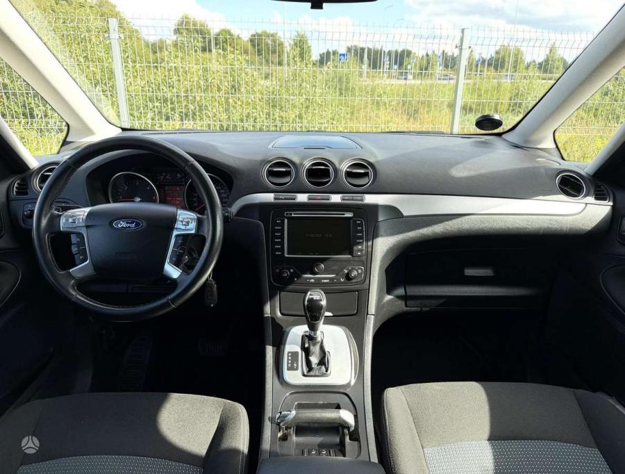 Black Ford Galaxy 2013 in Taurage, with an engine capacity of 2.00 L and mileage of 338 thousand km for 5300 €, photo 17 on AUTOMOTO.COM.LV