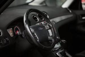 Black Ford Galaxy 2014 in Jelgava, with an engine capacity of 2.00 L and mileage of 377 thousand km for 7350 €, photo 13 on AUTOMOTO.COM.LV