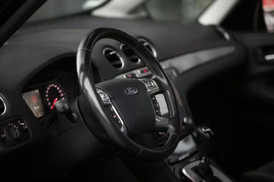 Black Ford Galaxy 2014 in Jelgava, with an engine capacity of 2.00 L and mileage of 377 thousand km for 7350 €, photo 13 on AUTOMOTO.COM.LV