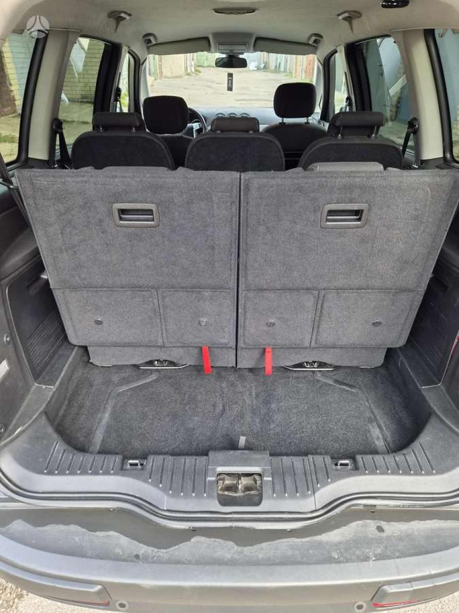 Melns Ford Galaxy 2014 Kauņa, ar dzinēja tilpumu 2.00 L un nobraukumu 291 tūkst. km par 5100 €, foto 15 vietnē AUTOMOTO.COM.LV