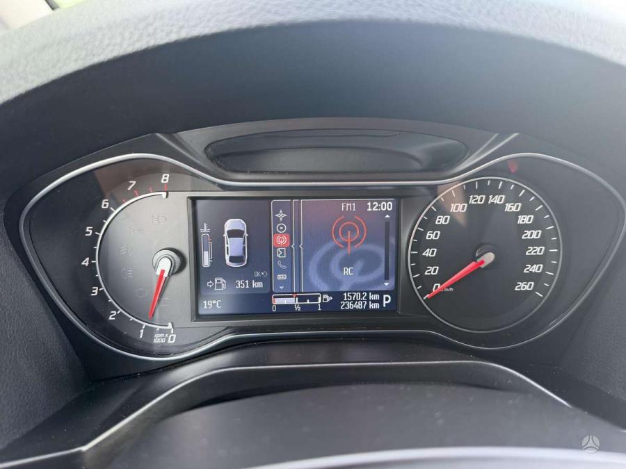 Black Ford Galaxy 2014 in Siauliai, with an engine capacity of 2.00 L and mileage of 236 thousand km for 6750 €, photo 17 on AUTOMOTO.COM.LV