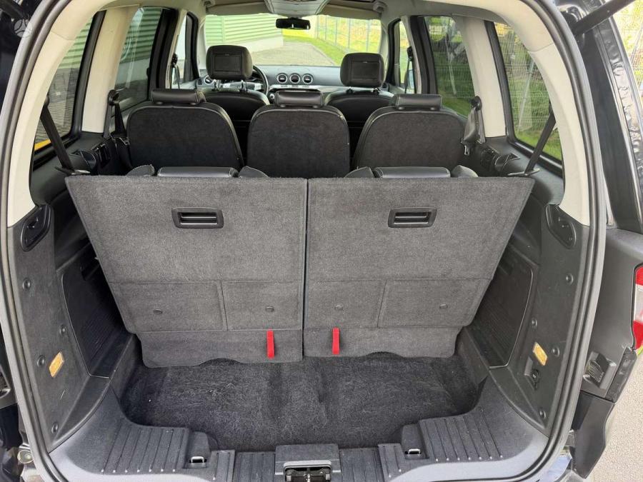 Black Ford Galaxy 2014 in Siauliai, with an engine capacity of 2.00 L and mileage of 236 thousand km for 6750 €, photo 28 on AUTOMOTO.COM.LV