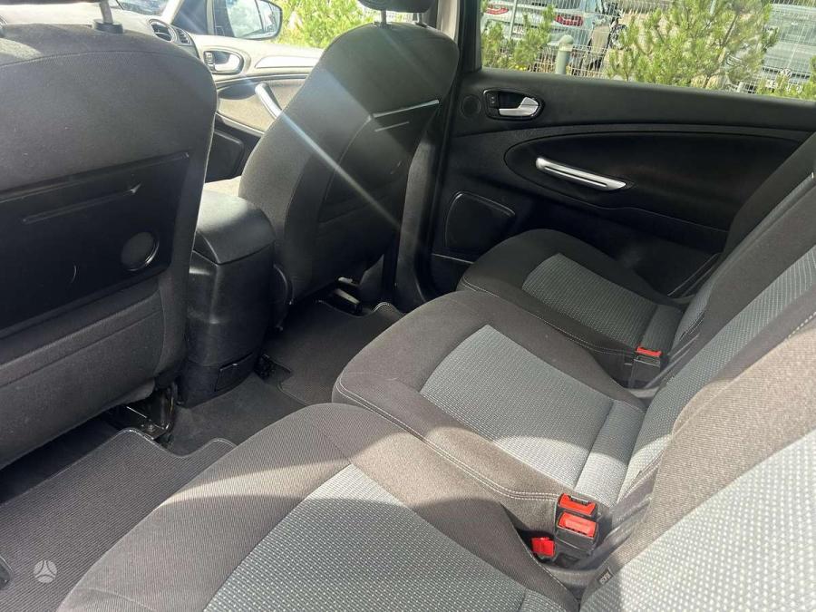 Black Ford Galaxy 2015 in Siauliai, with an engine capacity of 2.00 L and mileage of 264 thousand km for 5600 €, photo 11 on AUTOMOTO.COM.LV