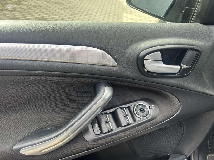 Black Ford Galaxy 2015 in Siauliai, with an engine capacity of 2.00 L and mileage of 264 thousand km for 5600 €, photo 16 on AUTOMOTO.COM.LV