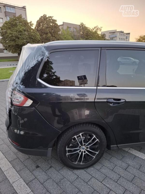 Ford Galaxy 2015 Panevēža vietnē Melns Ford Galaxy 2015 Panevēža, ar dzinēja tilpumu 2.00 L un nobraukumu 223 tūkst. km par 5650 €, foto 5 vietnē AUTOMOTO.COM.LV