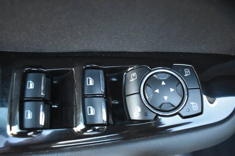 Melns Ford Galaxy 2020 Talsi, ar dzinēja tilpumu 2.00 L un nobraukumu 199 tūkst. km par 15500 €, foto 15 vietnē AUTOMOTO.COM.LV