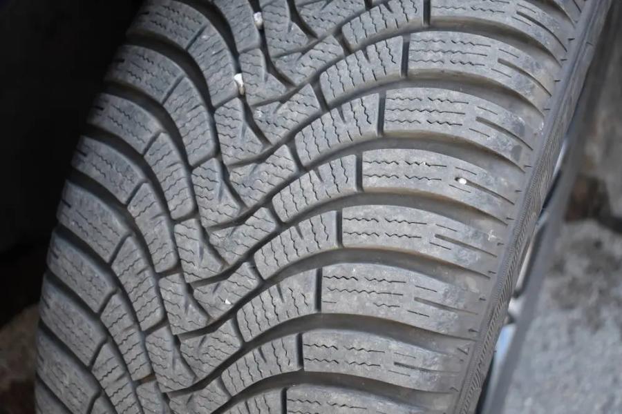 Melns Ford Galaxy 2020 Talsi, ar dzinēja tilpumu 2.00 L un nobraukumu 199 tūkst. km par 15500 €, foto 26 vietnē AUTOMOTO.COM.LV