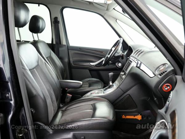 Black Ford Galaxy 2007 in Tallinn, with an engine capacity of 2.00 L and mileage of 372 thousand km for 3199 €, photo 6 on AUTOMOTO.COM.LV