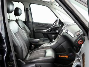 Black Ford Galaxy 2007 in Tallinn, with an engine capacity of 2.00 L and mileage of 372 thousand km for 2799 €, photo 16 on AUTOMOTO.COM.LV