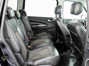 Black Ford Galaxy 2007 in Tallinn, with an engine capacity of 2.00 L and mileage of 372 thousand km for 2799 €, photo 17 on AUTOMOTO.COM.LV