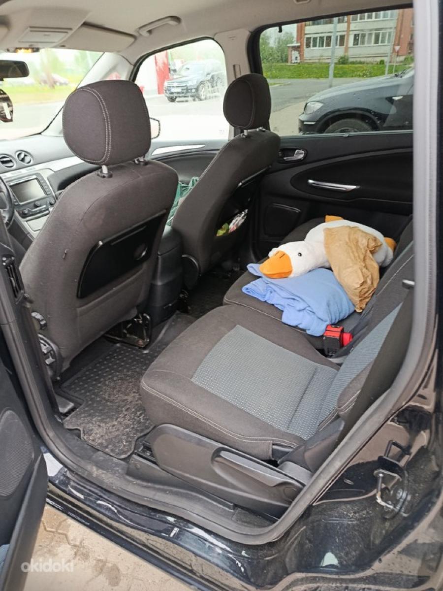 Black Ford Galaxy 2011 in Sillamae, with an engine capacity of 0.00 L and mileage of 252 thousand km for 4599 €, photo 15 on AUTOMOTO.COM.LV
