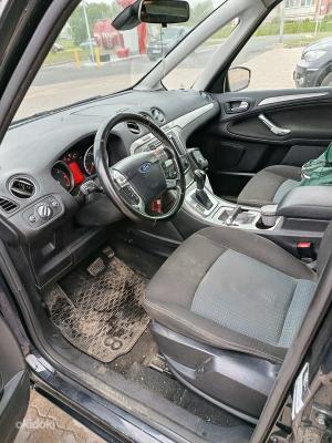 Black Ford Galaxy 2011 in Sillamae, with an engine capacity of 0.00 L and mileage of 252 thousand km for 4599 €, photo 16 on AUTOMOTO.COM.LV