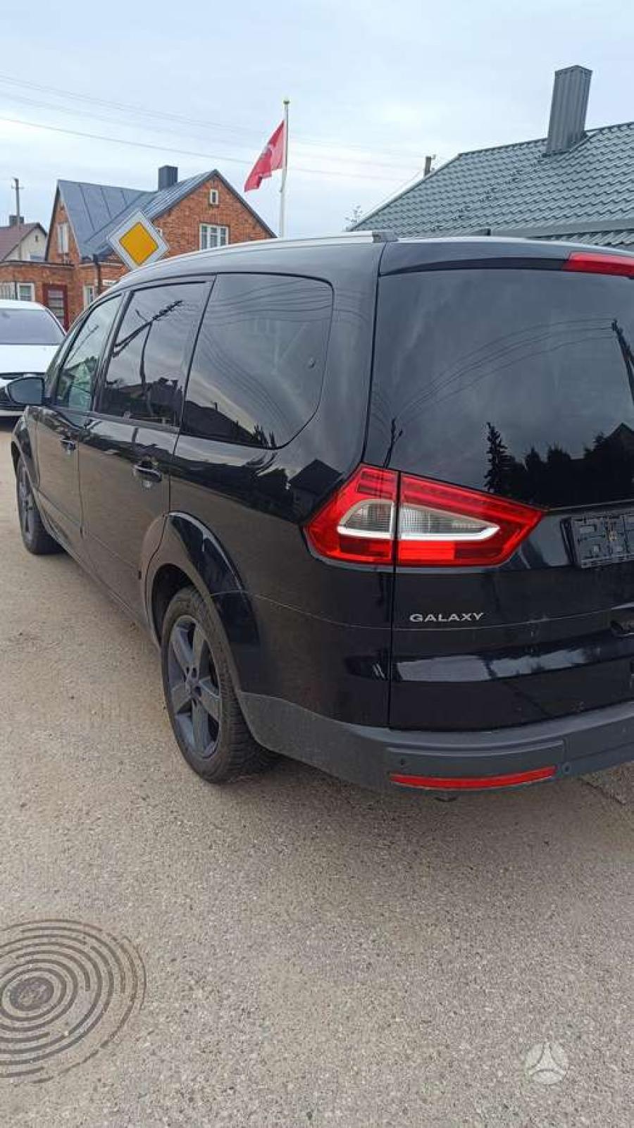 Black Ford Galaxy 2013 in Marijampole, with an engine capacity of 2.00 L and mileage of 243 thousand km for 5000 €, photo 6 on AUTOMOTO.COM.LV
