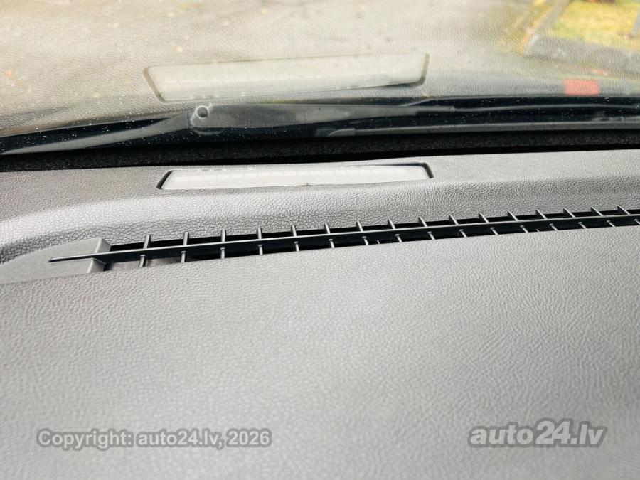 Melns Ford Galaxy 2016 Tallina, ar dzinēja tilpumu 2.00 L un nobraukumu 233 tūkst. km par 14950 €, foto 17 vietnē AUTOMOTO.COM.LV