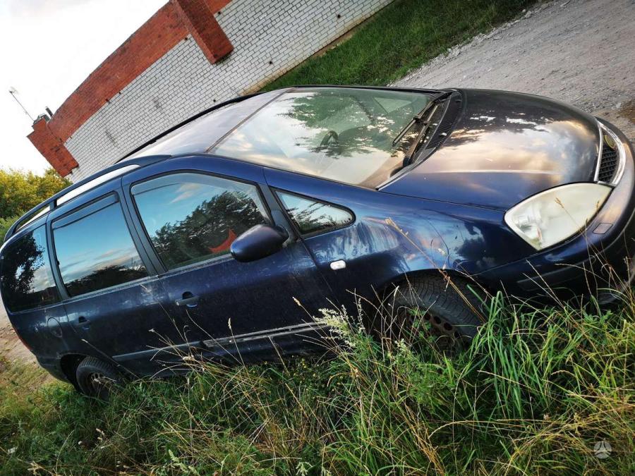 Zils Ford Galaxy 2001 Kauņa, ar dzinēja tilpumu 2.30 L un nobraukumu 377 tūkst. km par 430 €, foto 5 vietnē AUTOMOTO.COM.LV