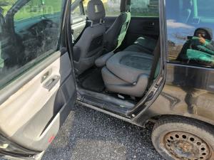 Zils Ford Galaxy 2002 Limbaži, ar dzinēja tilpumu 1.90 L un nobraukumu 472 tūkst. km par 600 €, foto 7 vietnē AUTOMOTO.COM.LV