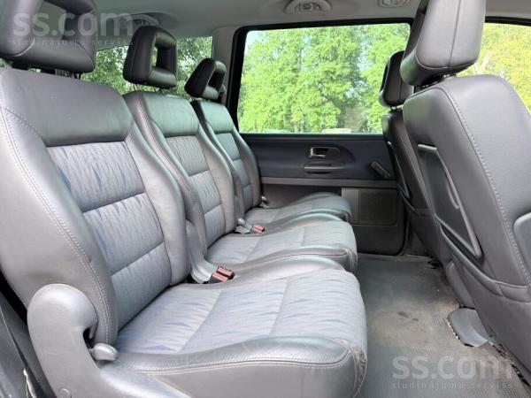Ford Galaxy 2004 in Gulbene on AUTOMOTO.COM.LV Blue Ford Galaxy 2004 in Gulbene, with an engine capacity of 1.90 L and mileage of 281 thousand km for 1490 €, photo 9 on AUTOMOTO.COM.LV