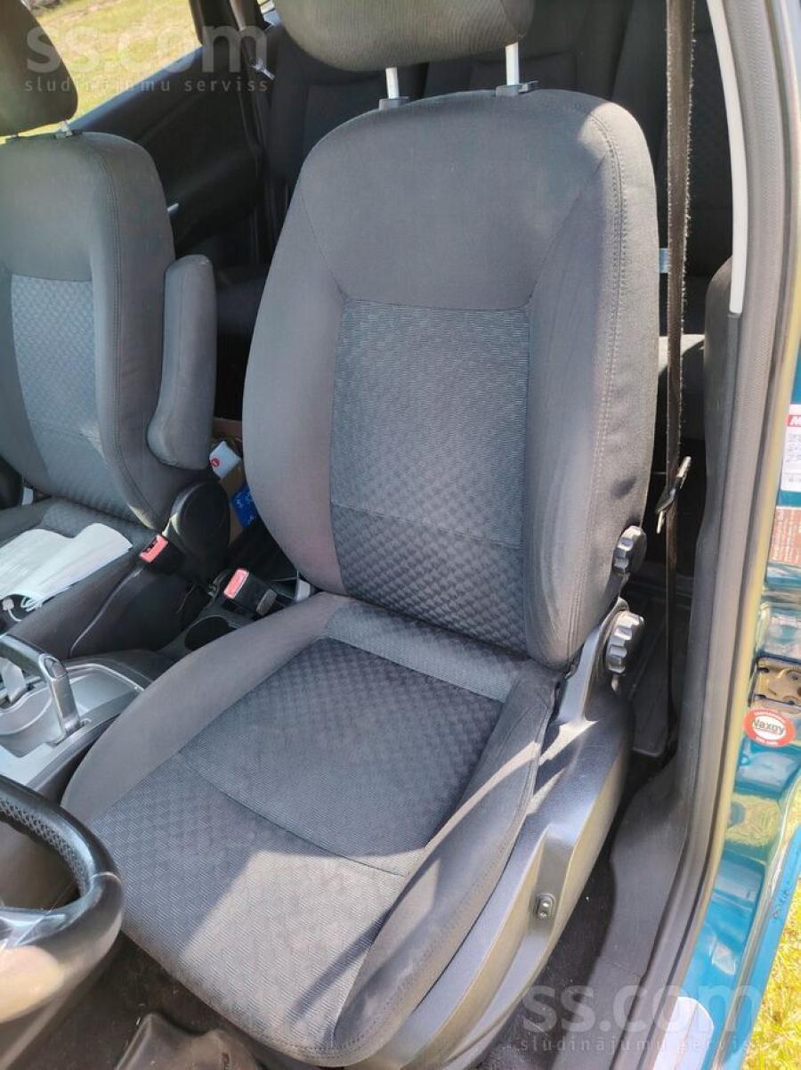 Zils Ford Galaxy 2007 Ventspils, ar dzinēja tilpumu 2.00 L un nobraukumu 255 tūkst. km par 1300 €, foto 9 vietnē AUTOMOTO.COM.LV