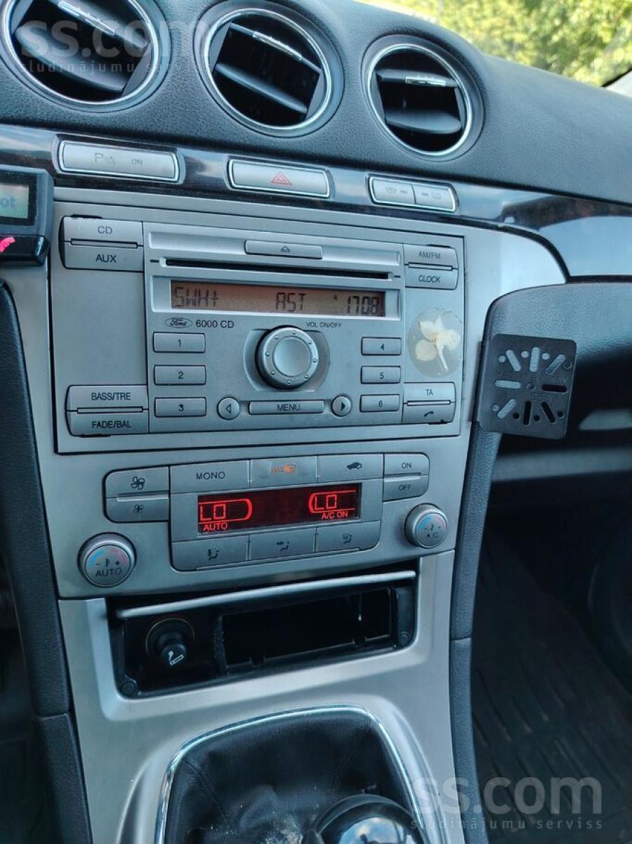 Zils Ford Galaxy 2007 Ventspils, ar dzinēja tilpumu 2.00 L un nobraukumu 255 tūkst. km par 1300 €, foto 14 vietnē AUTOMOTO.COM.LV