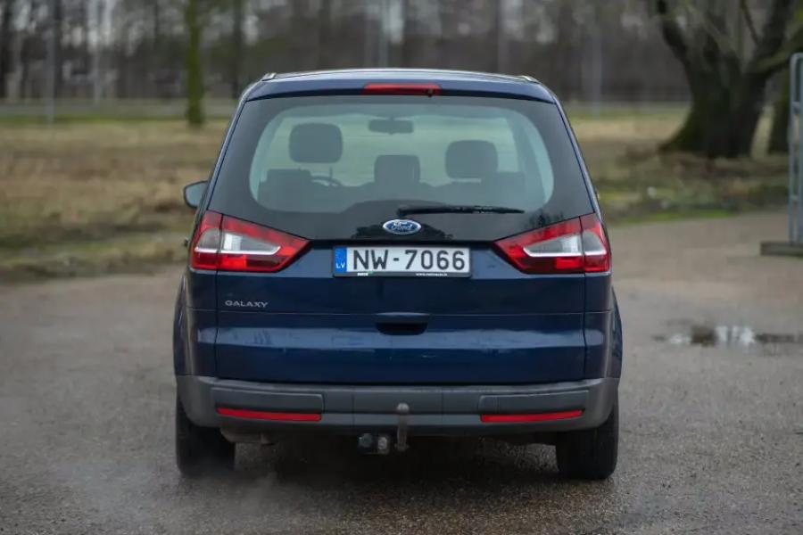 Blue Ford Galaxy 2007 in Liepaja, with an engine capacity of 2.00 L and mileage of 259 thousand km for 4850 €, photo 4 on AUTOMOTO.COM.LV