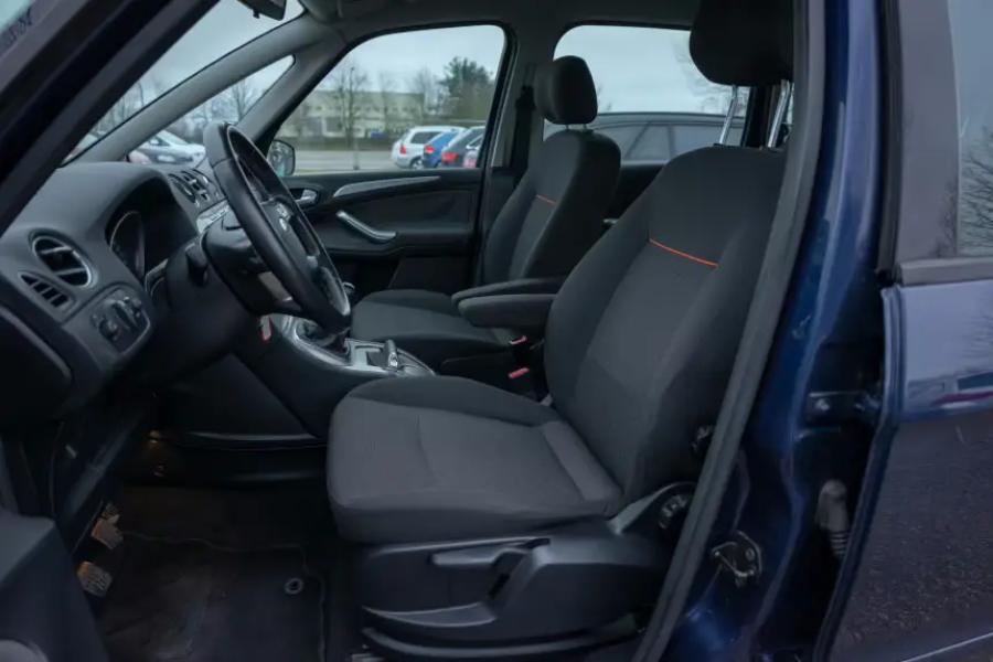 Blue Ford Galaxy 2007 in Liepaja, with an engine capacity of 2.00 L and mileage of 259 thousand km for 4850 €, photo 9 on AUTOMOTO.COM.LV