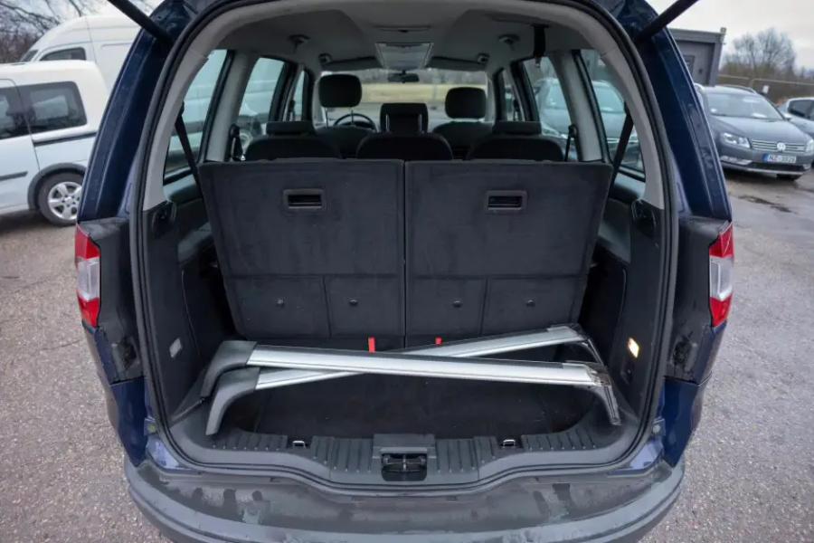 Blue Ford Galaxy 2007 in Liepaja, with an engine capacity of 2.00 L and mileage of 259 thousand km for 4850 €, photo 12 on AUTOMOTO.COM.LV