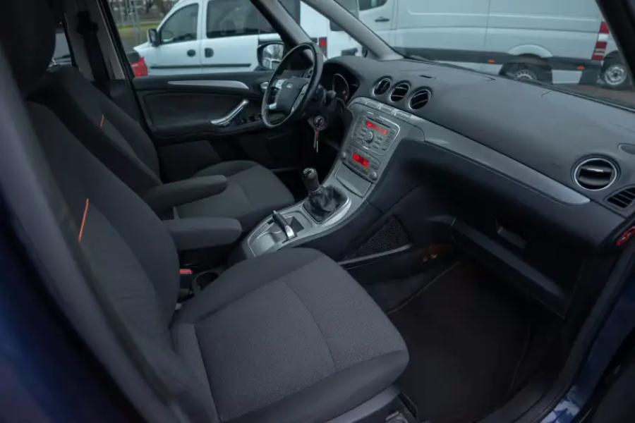 Blue Ford Galaxy 2007 in Liepaja, with an engine capacity of 2.00 L and mileage of 259 thousand km for 4850 €, photo 15 on AUTOMOTO.COM.LV