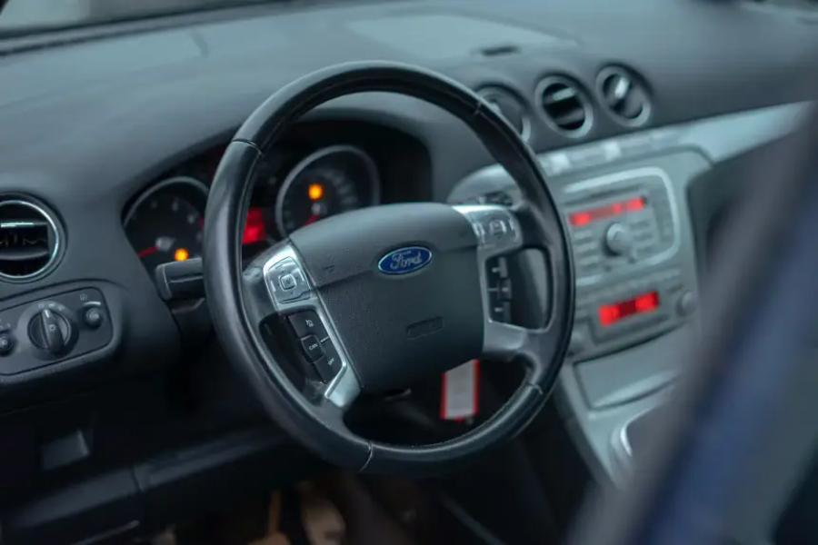 Blue Ford Galaxy 2007 in Liepaja, with an engine capacity of 2.00 L and mileage of 259 thousand km for 4850 €, photo 16 on AUTOMOTO.COM.LV
