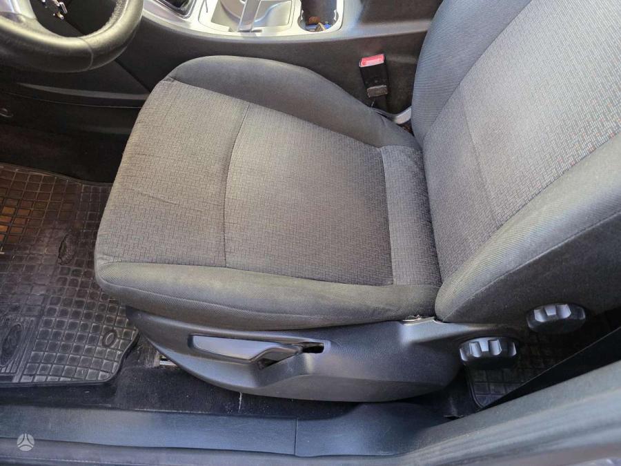 Zils Ford Galaxy 2007 Raseiniai, ar dzinēja tilpumu 2.00 L un nobraukumu 401 tūkst. km par 2500 €, foto 12 vietnē AUTOMOTO.COM.LV