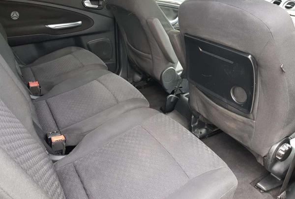 Blue Ford Galaxy 2009 in Siauliai, with an engine capacity of 2.18 L and mileage of 400 thousand km for 3200 €, photo 9 on AUTOMOTO.COM.LV