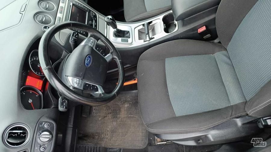 Blue Ford Galaxy 2011 in Silale, with an engine capacity of 2.00 L and mileage of 312 thousand km for 3499 €, photo 7 on AUTOMOTO.COM.LV