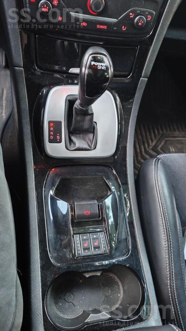 Blue Ford Galaxy 2011 in Riga, with an engine capacity of 2.00 L and mileage of 275 thousand km for 5000 €, photo 4 on AUTOMOTO.COM.LV