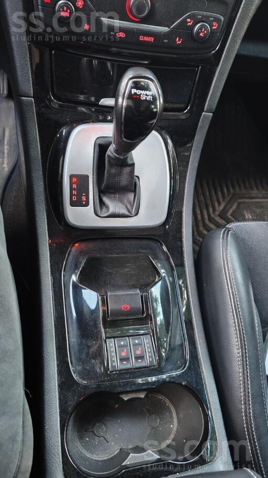 Blue Ford Galaxy 2011 in Riga, with an engine capacity of 2.00 L and mileage of 275 thousand km for 5000 €, photo 5 on AUTOMOTO.COM.LV