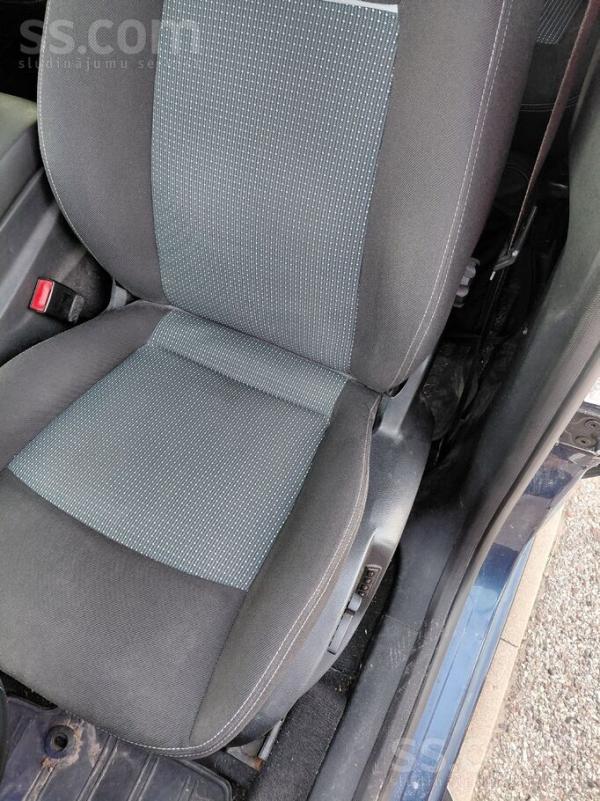 Blue Ford Galaxy 2011 in Liepaja, with an engine capacity of 2.00 L and mileage of 255 thousand km for 4650 €, photo 9 on AUTOMOTO.COM.LV