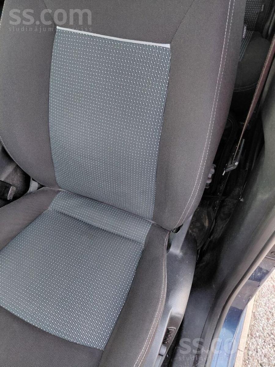 Zils Ford Galaxy 2011 Liepāja, ar dzinēja tilpumu 2.00 L un nobraukumu 255 tūkst. km par 4650 €, foto 12 vietnē AUTOMOTO.COM.LV