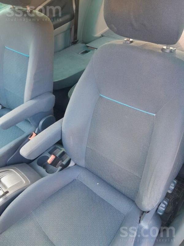 Ford Galaxy 2006 in Cesis on AUTOMOTO.COM.LV Blue Ford Galaxy 2006 in Cesis, with an engine capacity of 2.00 L and mileage of 379 thousand km for 1950 €, photo 11 on AUTOMOTO.COM.LV