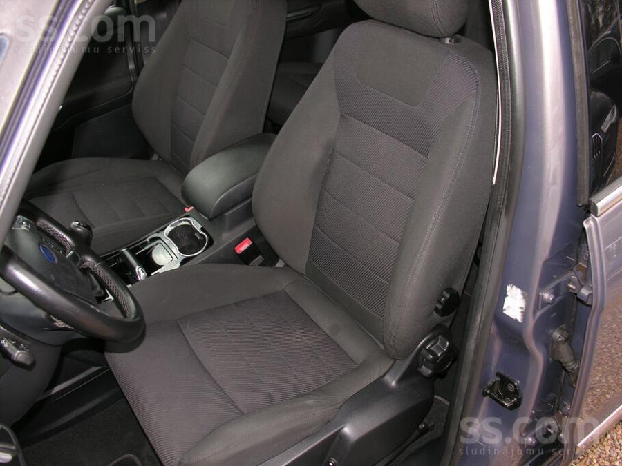 Brūns Ford Galaxy 2013 Rīga, ar dzinēja tilpumu 2.00 L un nobraukumu 333 tūkst. km par 5650 €, foto 13 vietnē AUTOMOTO.COM.LV