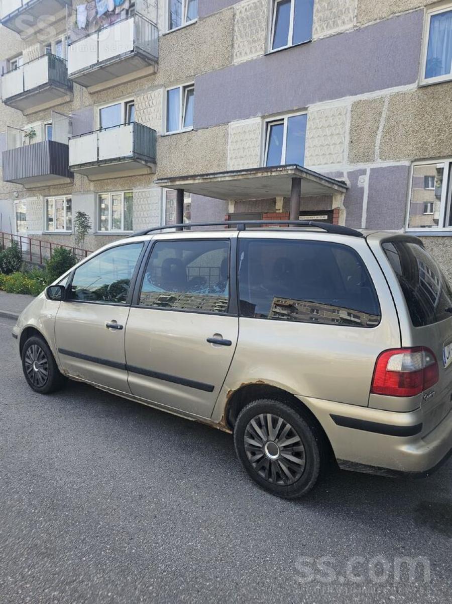 Brūns Ford Galaxy 2004 Daugavpils, ar dzinēja tilpumu 2.00 L un nobraukumu 415 tūkst. km par 500 €, foto 1 vietnē AUTOMOTO.COM.LV