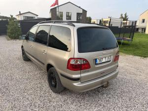 Brown Ford Galaxy 2004 in Vilnius, with an engine capacity of 1.90 L and mileage of 229 thousand km for 1999 €, photo 8 on AUTOMOTO.COM.LV