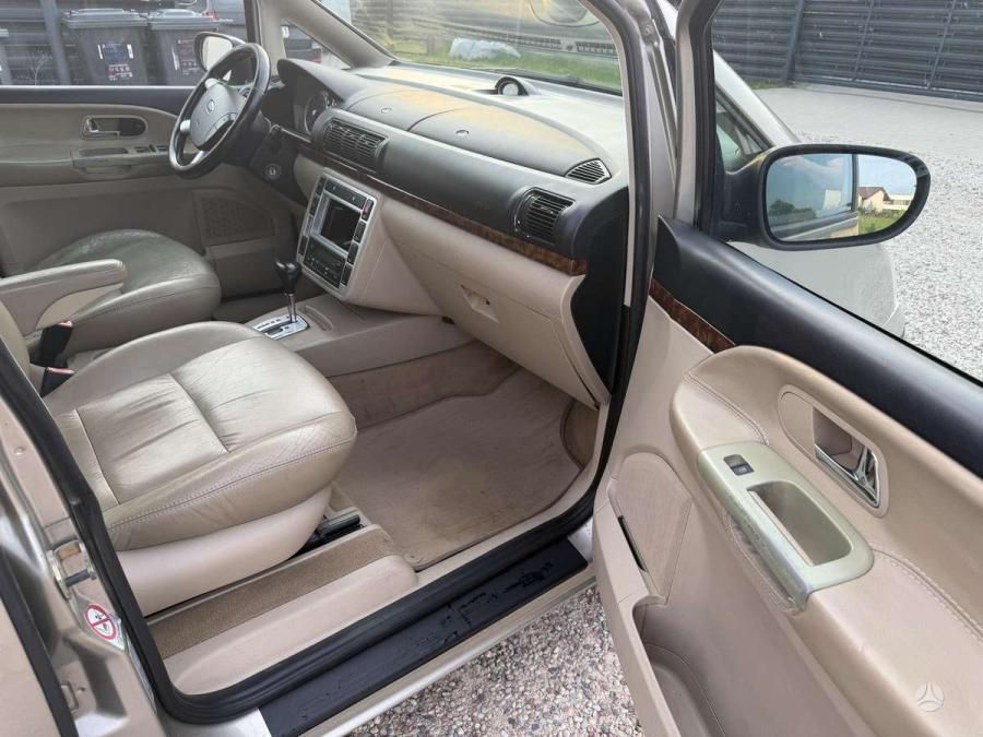 Brown Ford Galaxy 2004 in Vilnius, with an engine capacity of 1.90 L and mileage of 229 thousand km for 1999 €, photo 15 on AUTOMOTO.COM.LV