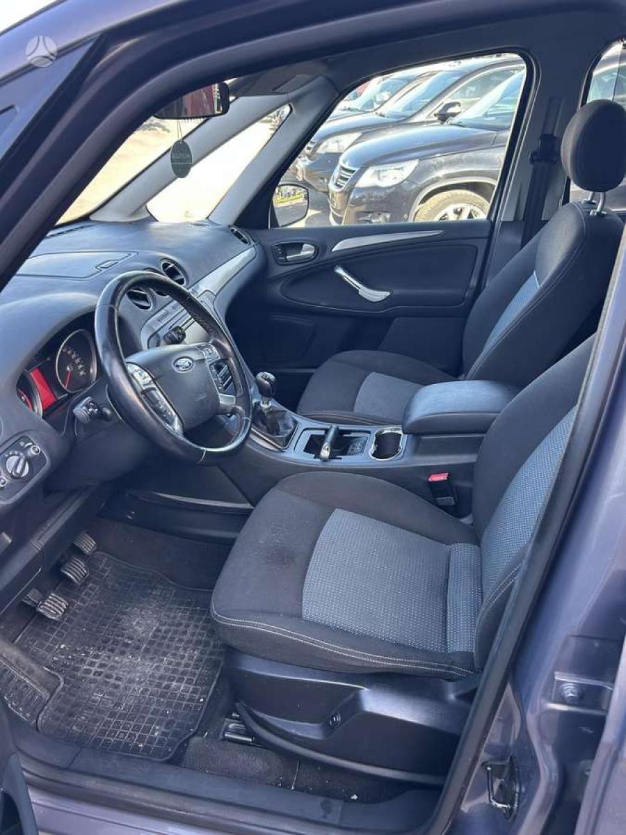 Brown Ford Galaxy 2011 in Marijampole, with an engine capacity of 1.56 L and mileage of 282 thousand km for 4750 €, photo 11 on AUTOMOTO.COM.LV