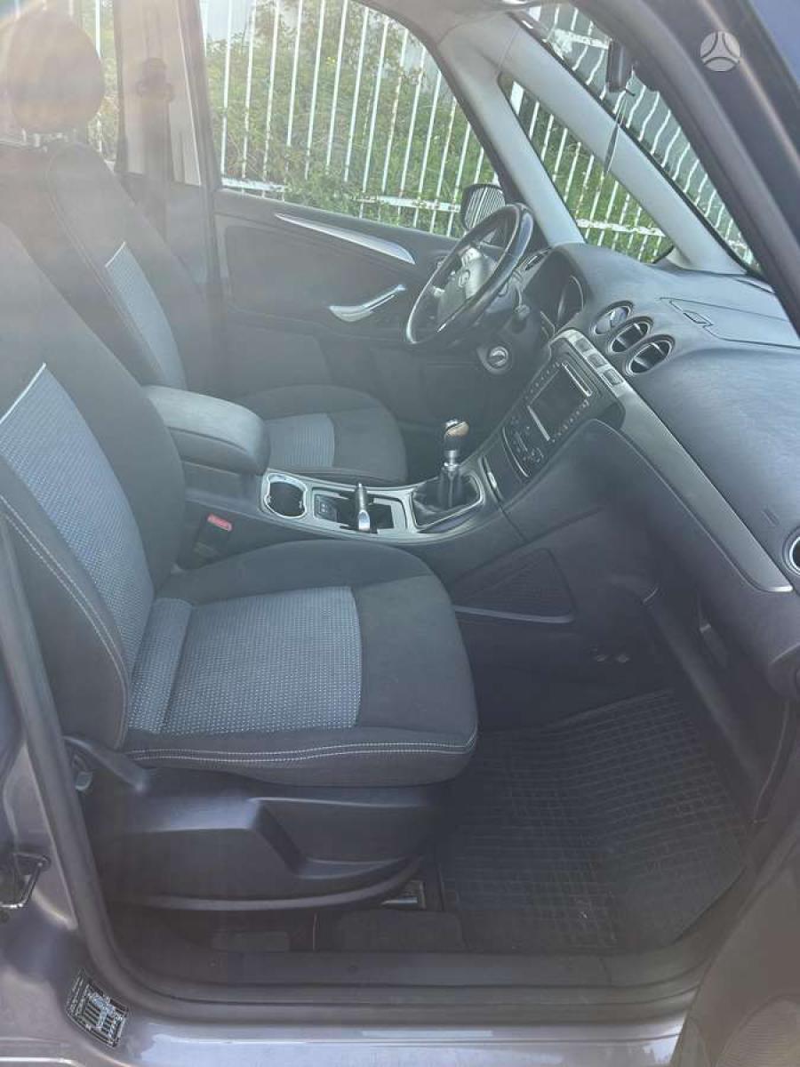 Brown Ford Galaxy 2011 in Marijampole, with an engine capacity of 1.56 L and mileage of 282 thousand km for 4750 €, photo 16 on AUTOMOTO.COM.LV