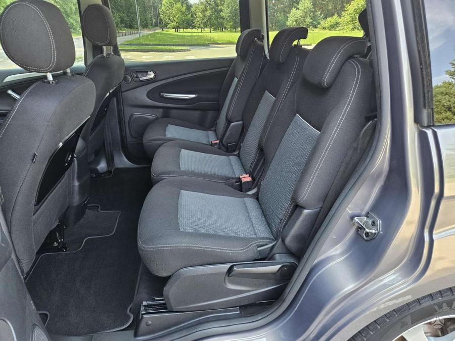 Brown Ford Galaxy 2014 in Prienai, with an engine capacity of 1.60 L and mileage of 229 thousand km for 5350 €, photo 12 on AUTOMOTO.COM.LV