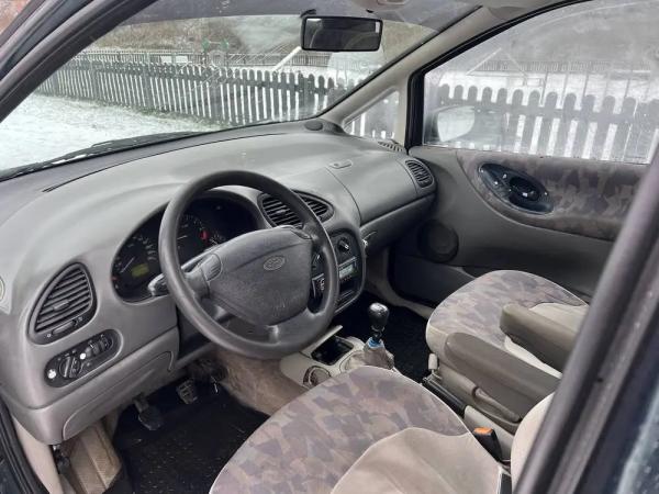 Green Ford Galaxy 1995 in Rezekne, with an engine capacity of 2.00 L and mileage of 275 thousand km for 1100 €, photo 8 on AUTOMOTO.COM.LV