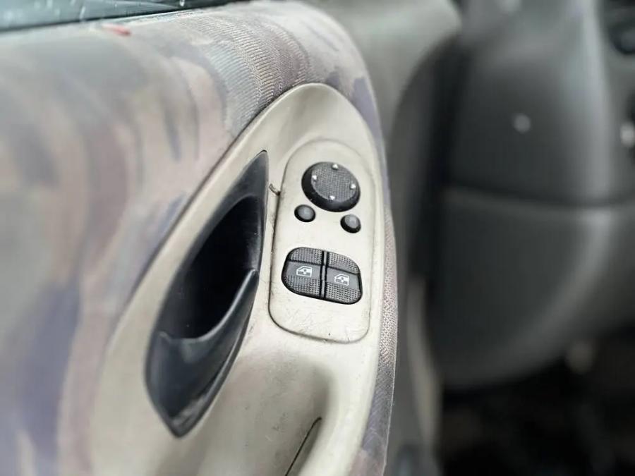 Zaļš Ford Galaxy 1995 Rēzekne, ar dzinēja tilpumu 2.00 L un nobraukumu 275 tūkst. km par 1100 €, foto 10 vietnē AUTOMOTO.COM.LV