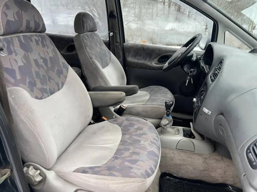 Zaļš Ford Galaxy 1995 Rēzekne, ar dzinēja tilpumu 2.00 L un nobraukumu 275 tūkst. km par 1100 €, foto 12 vietnē AUTOMOTO.COM.LV