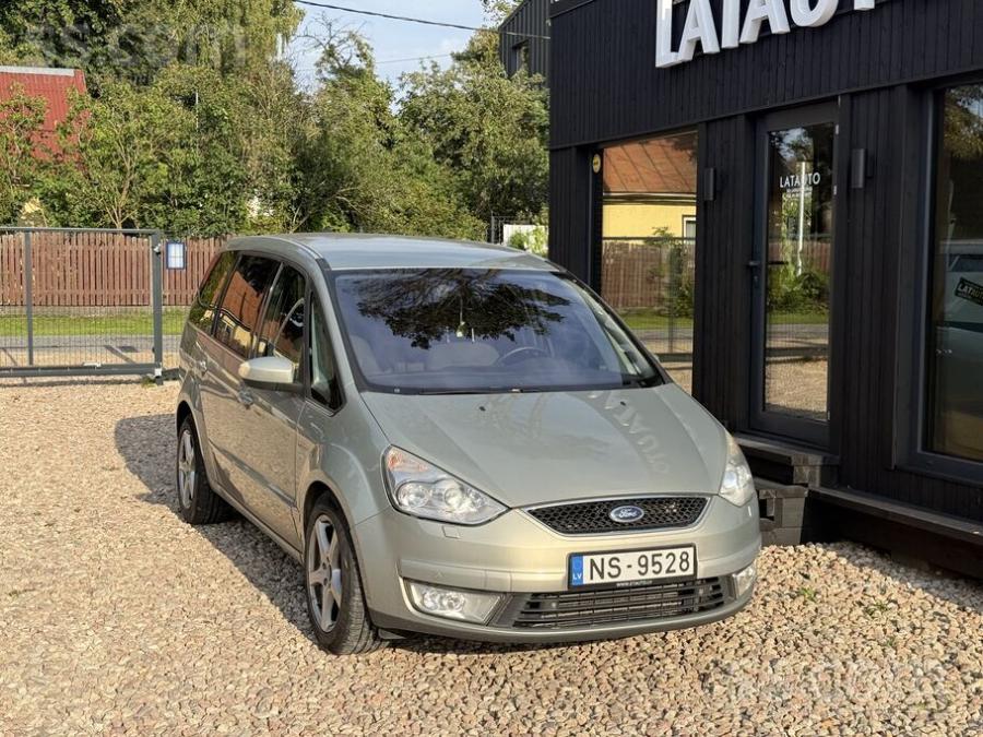Green Ford Galaxy 2009 in Riga, with an engine capacity of 2.20 L and mileage of 357 thousand km for 3999 €, photo 1 on AUTOMOTO.COM.LV